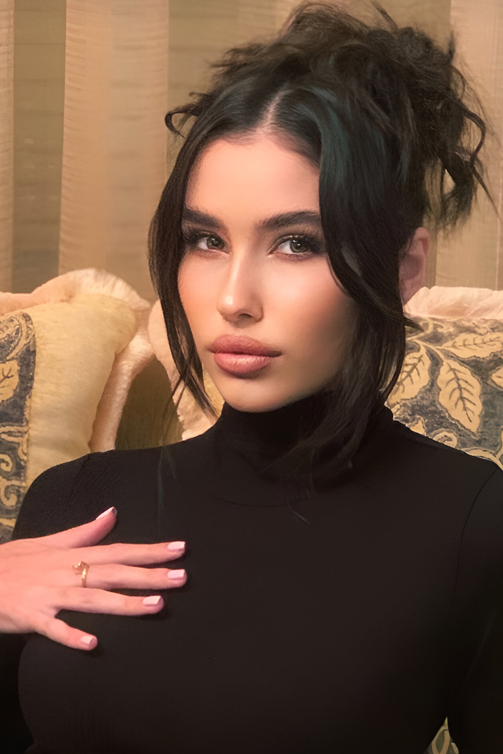 18 Turtle Neck Hairstyles That Say ‘I Woke Up Like This’ (But Better!)