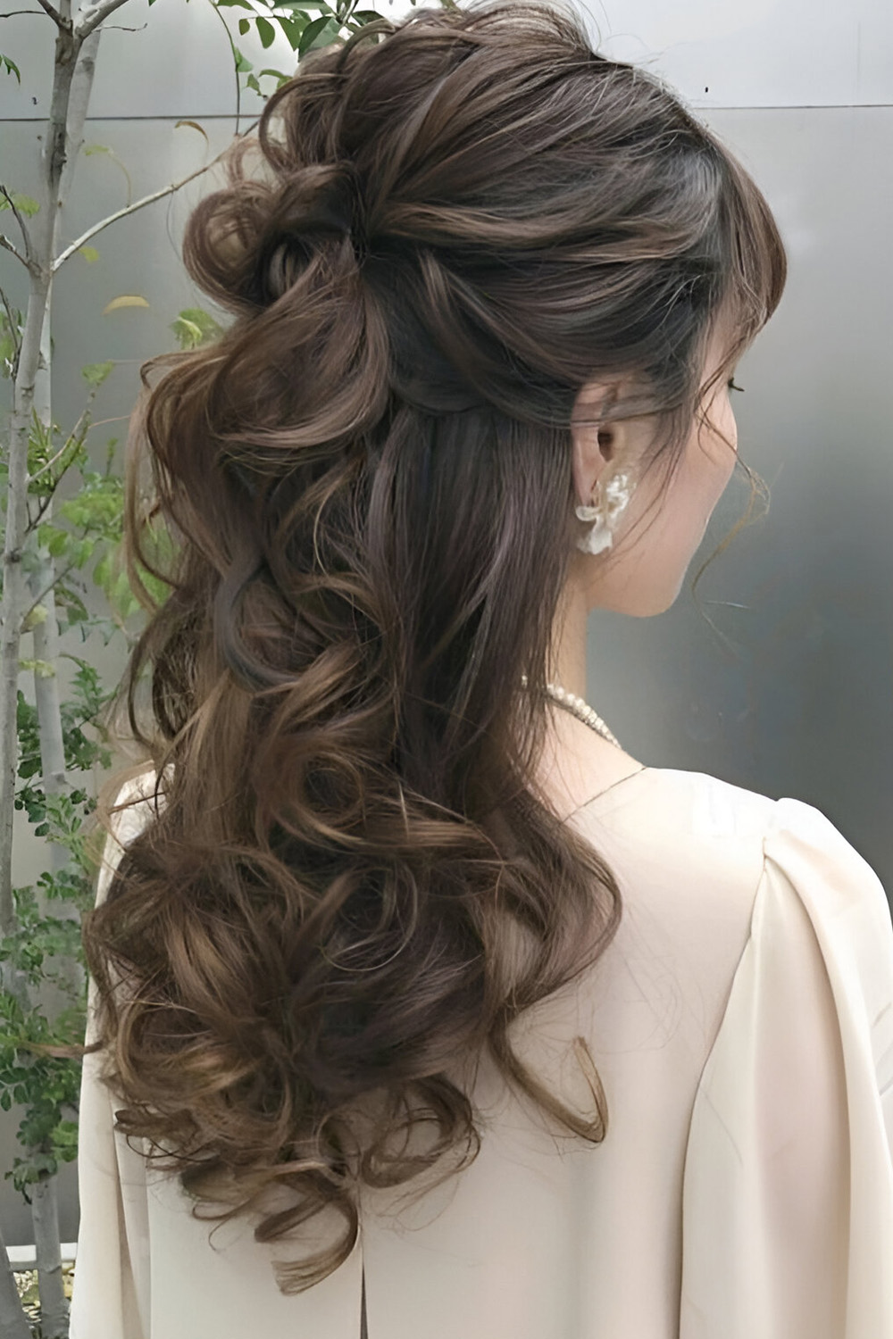 20 Stunning Prom Hairstyles for Wearing Your Hair Down