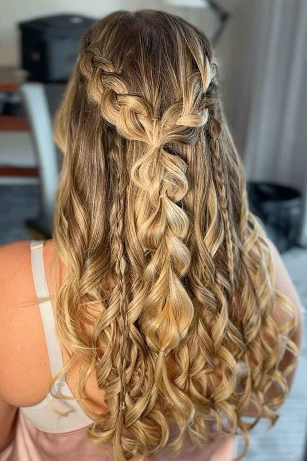 30+ Gorgeous Half Up Half Down Wedding Hairstyles to Try - Insiderlyfe