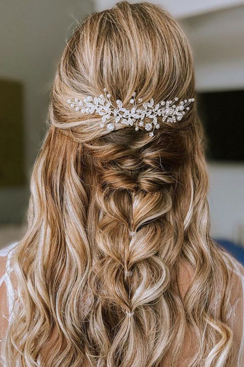 30+ Stunning Half Up Half Down Bridal Hairstyles for Your Big Day - Insiderlyfe