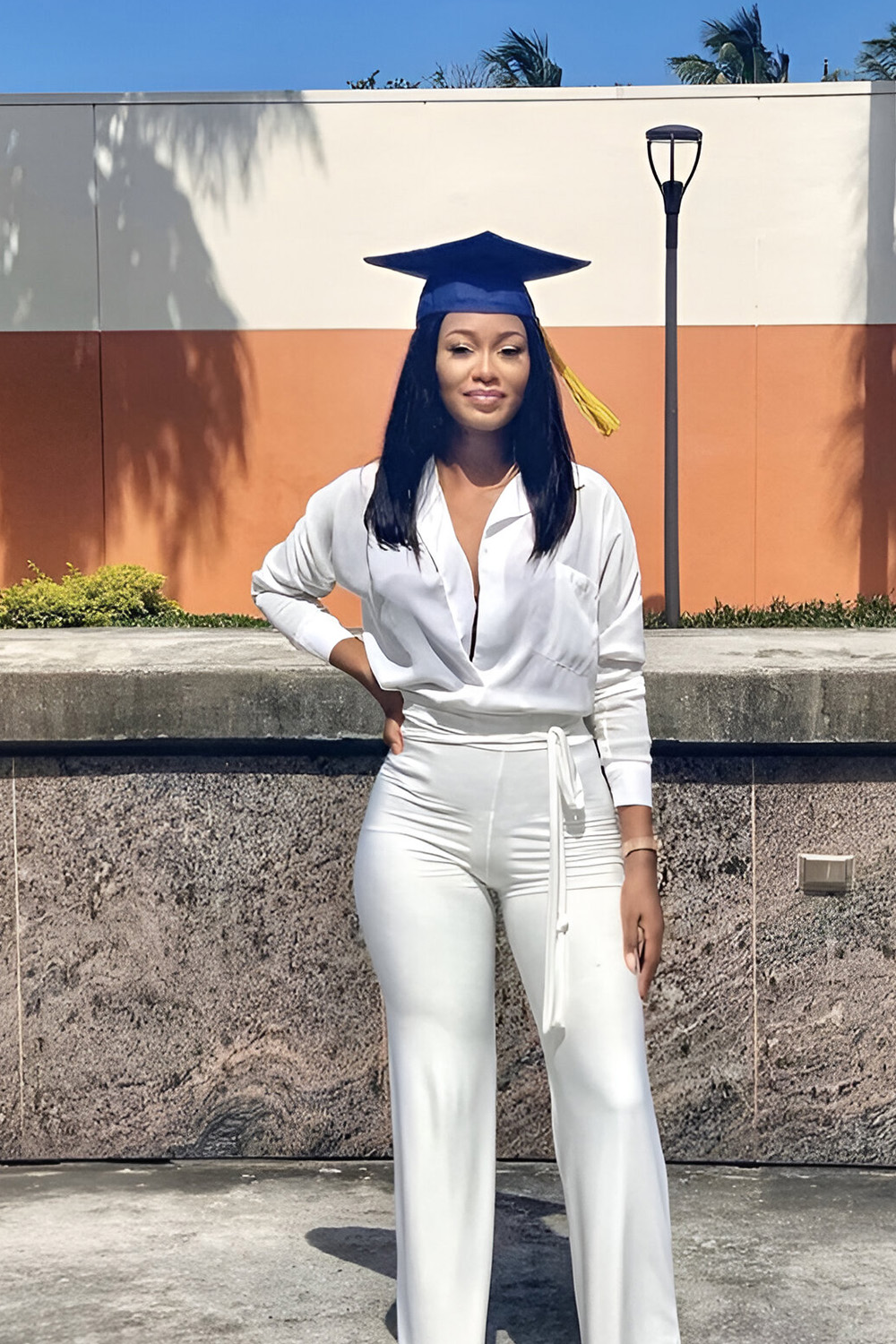 30 Graduation Outfit Ideas That Photograph Well - Insiderlyfe