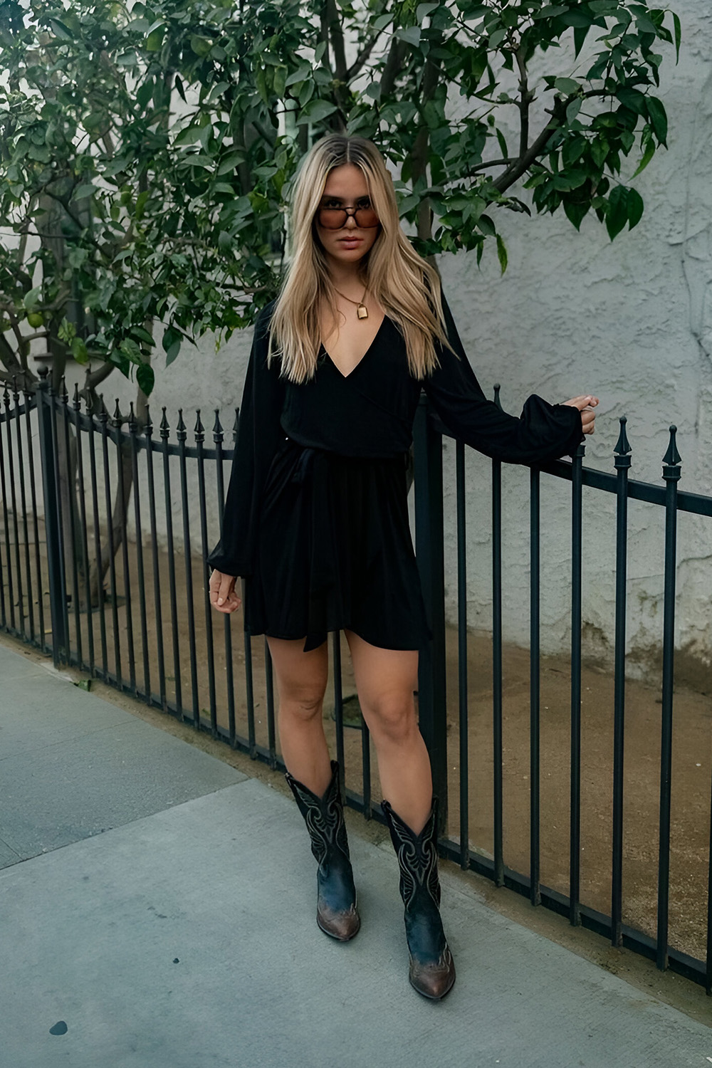 Channel Shakira: 25 Stylish Concert Outfits - Insiderlyfe