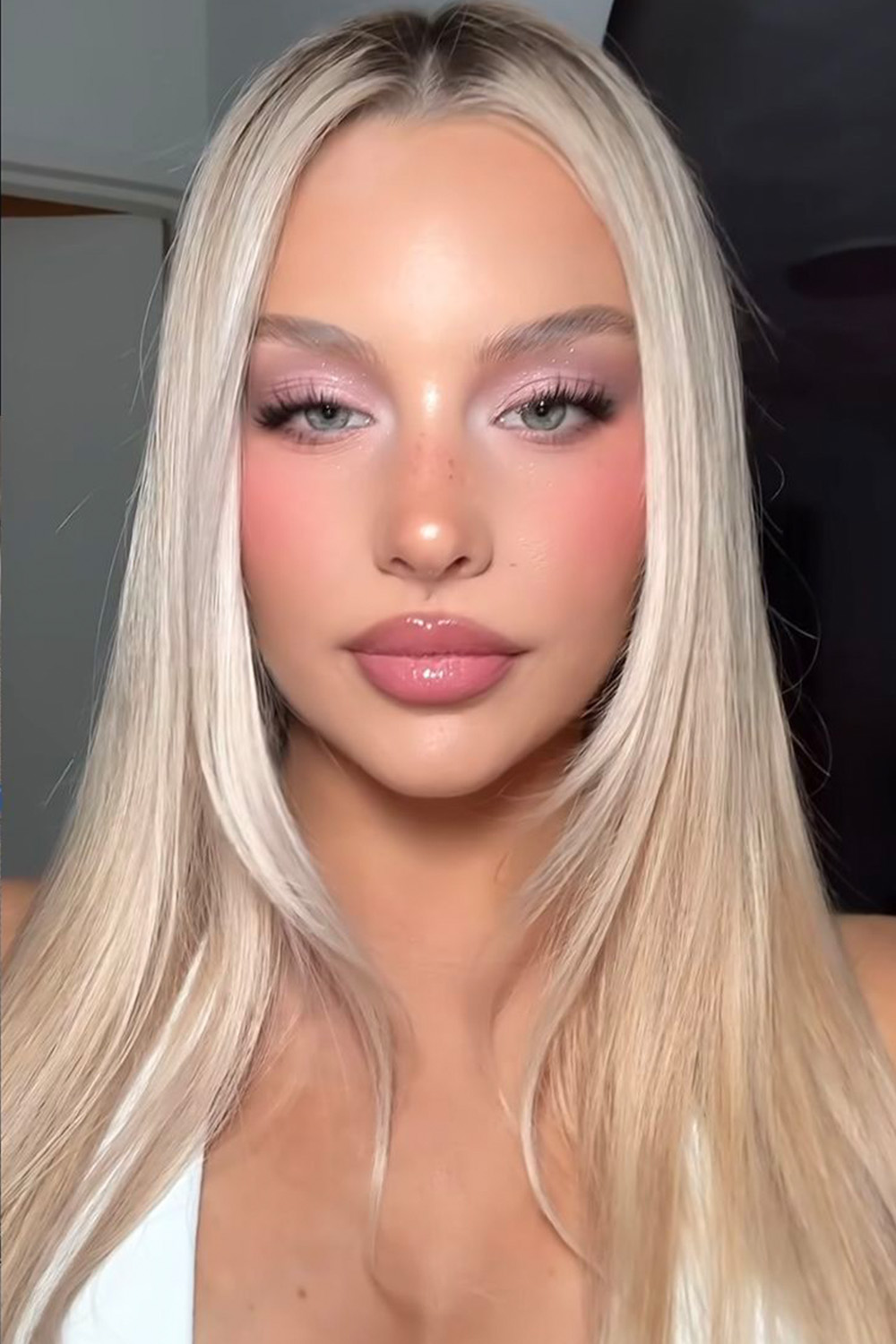 Glow Up for Prom: 20 Must-Try Makeup Ideas - Insiderlyfe