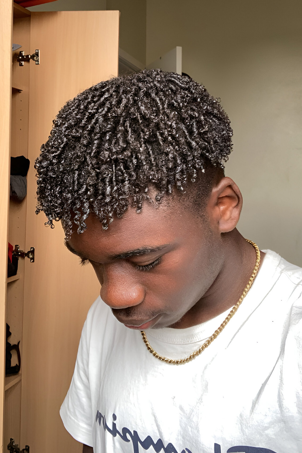 20 Curly Hair Styles for Guys That Will Trend in Summer 2025 - Insiderlyfe