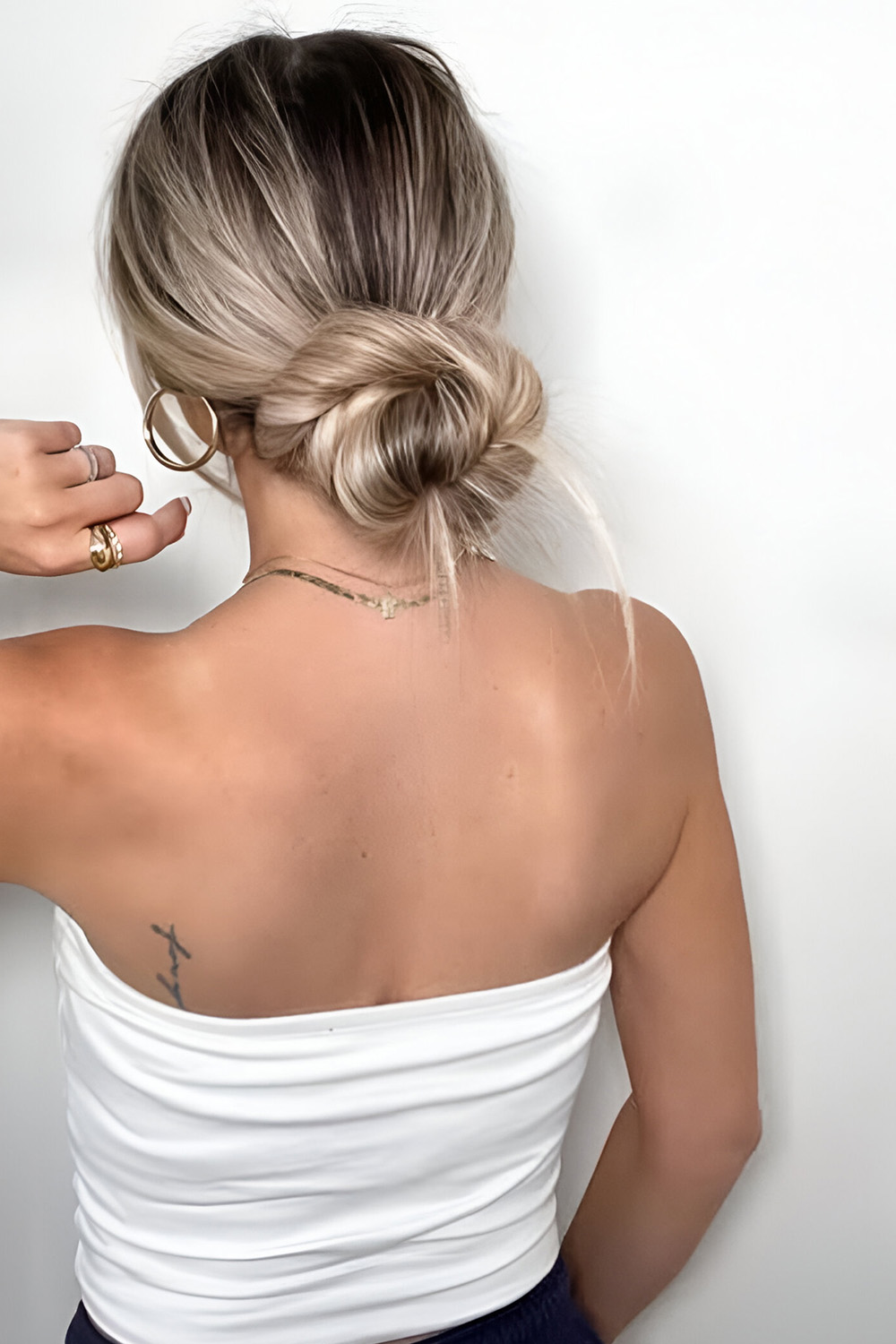 17 Messy Bun Hairstyles That Look Effortlessly Cute - Insiderlyfe