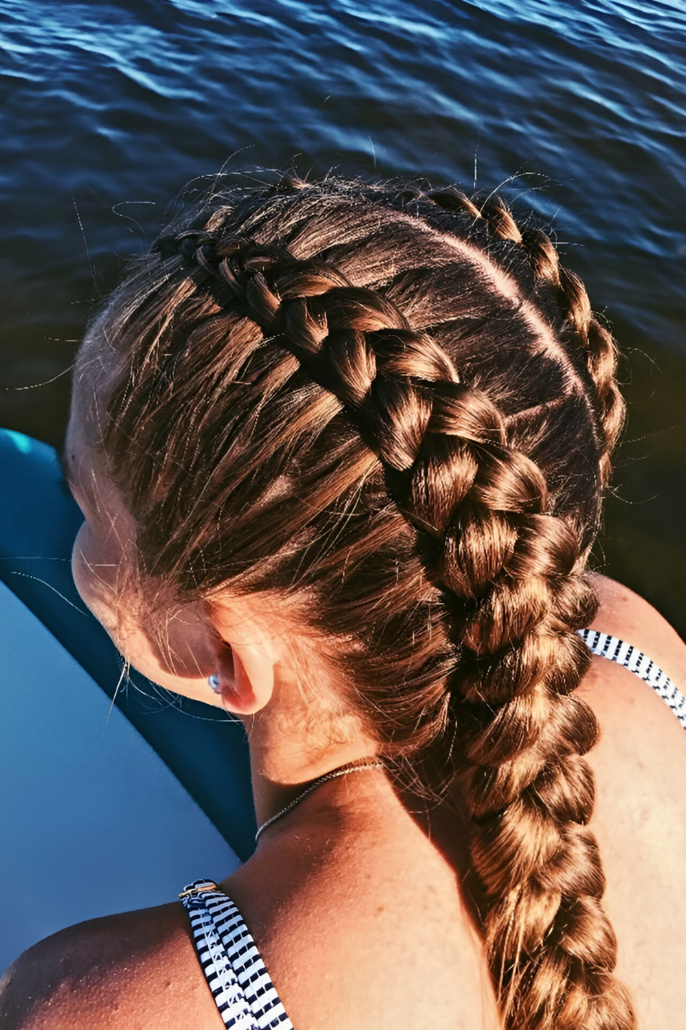 15 Cute Lake Day Hairstyles That Survive Wind & Water - Insiderlyfe