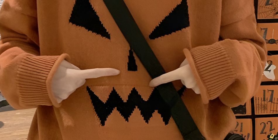 Creepin’ Cute: 20 Fall Outfits with a Spooky Twist - Insiderlyfe