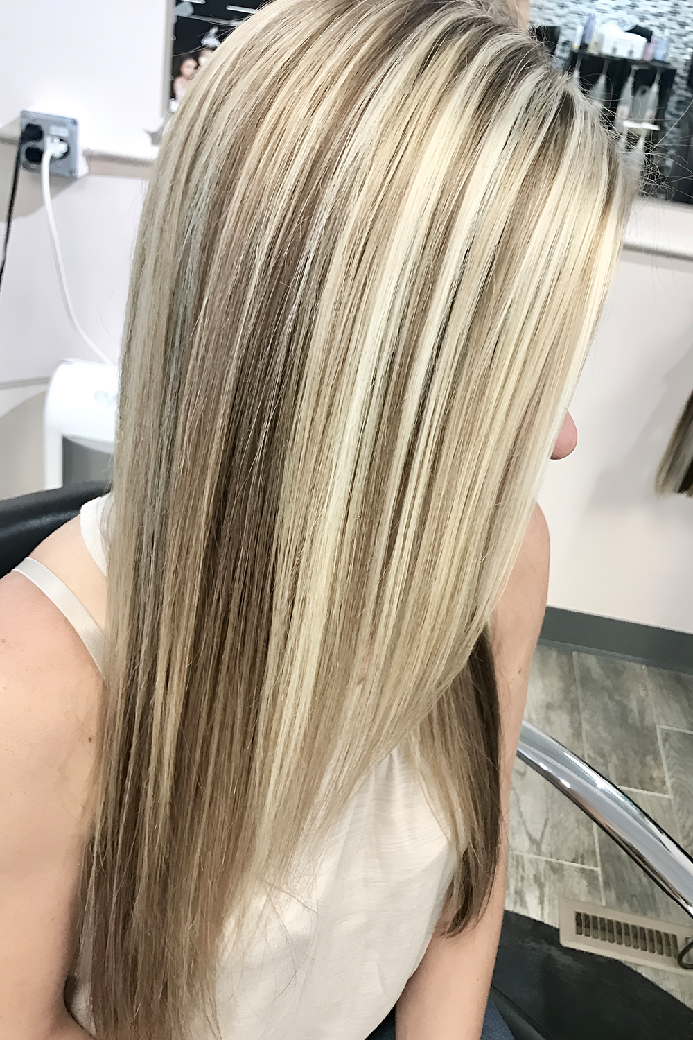 14 Chic Blonde Lowlights and Highlights for Every Style - Insiderlyfe