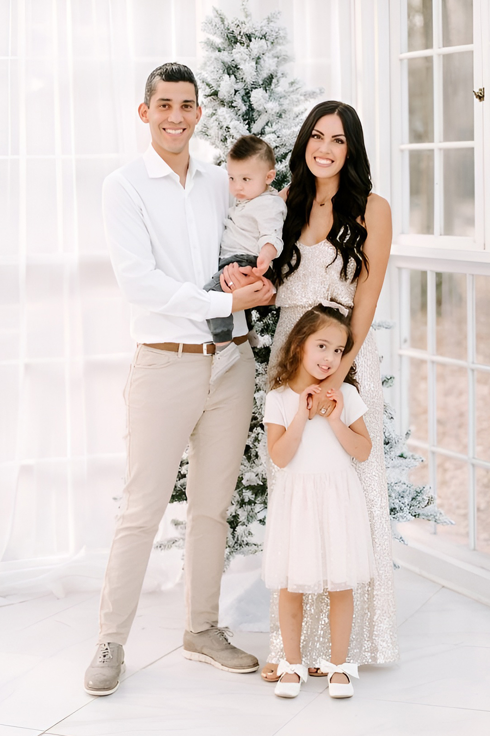 25 Cute Family Outfit Ideas for Christmas Photos - Insiderlyfe
