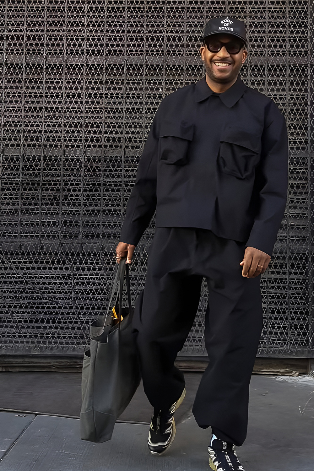 How to Style All-Black Outfits for Men (18 Easy Ideas) - Insiderlyfe
