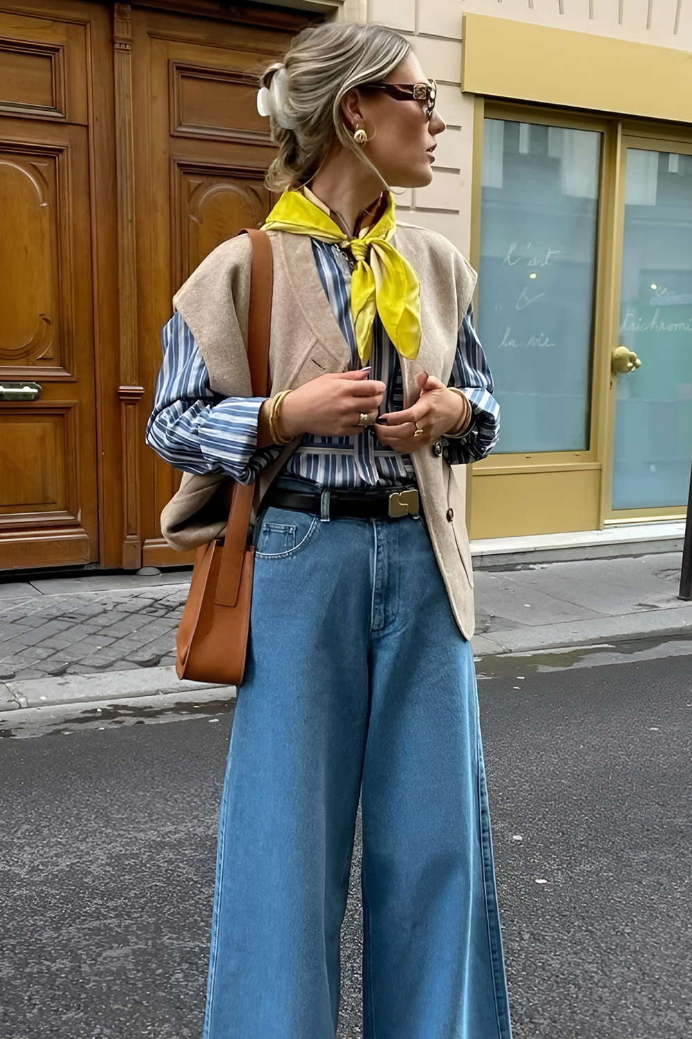 25 Smart Ways to Wear a Scarf You Haven’t Tried - Insiderlyfe