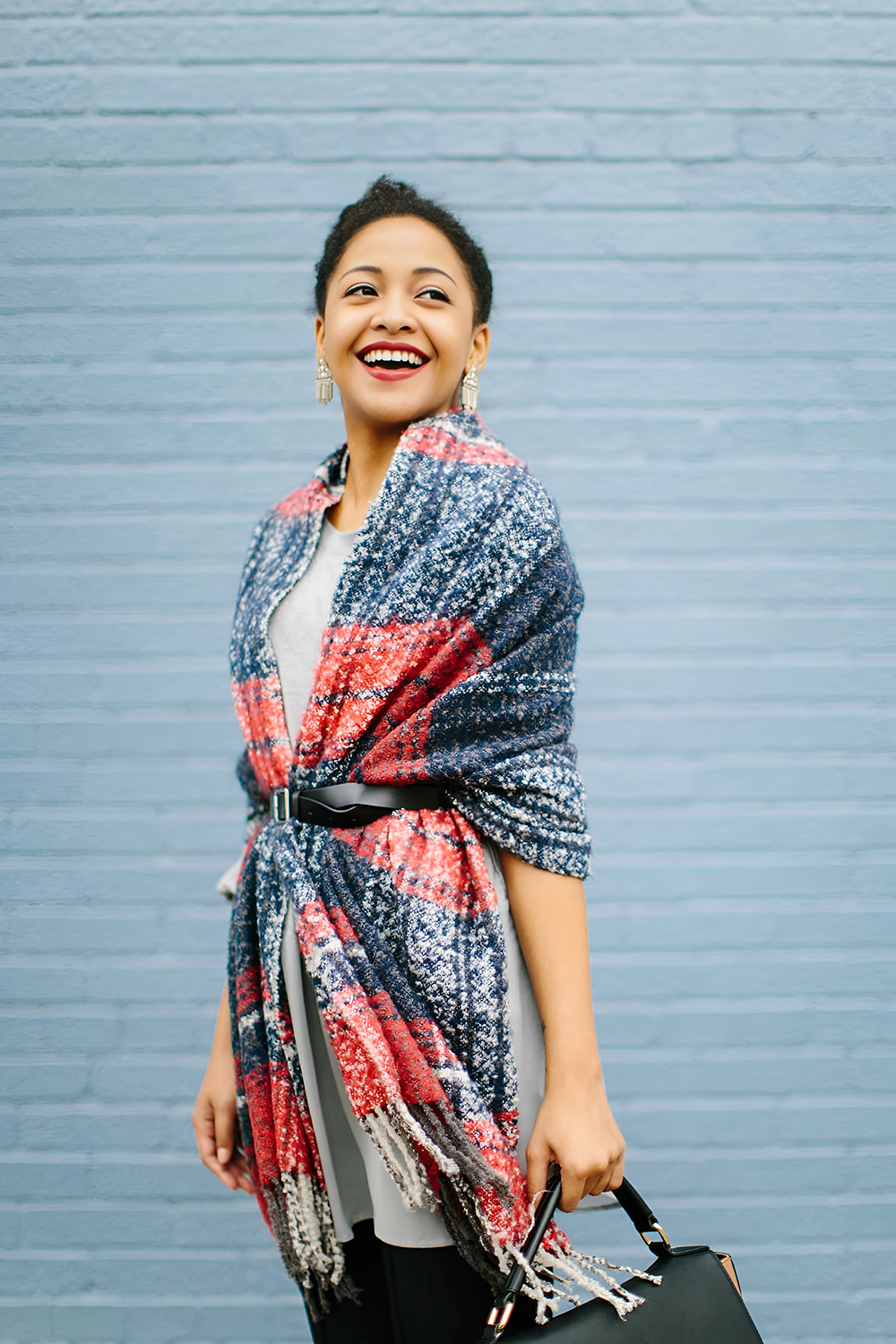 25 Smart Ways to Wear a Scarf You Haven’t Tried - Insiderlyfe